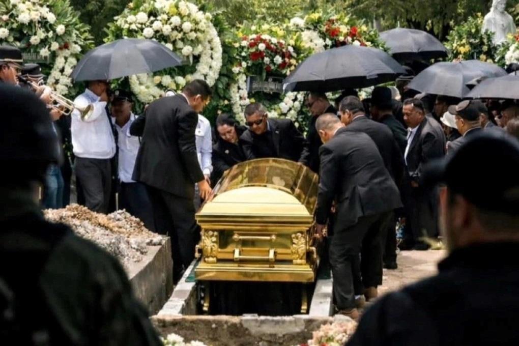 Lễ tang trùm ma túy Mexico: Quan tài vàng và vòng hoa không tên - Thời ...
